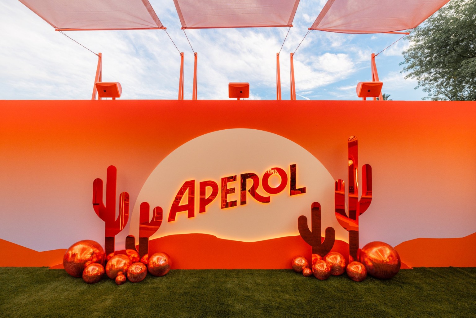 Por dentro do espaço de Aperol no Coachella 2026